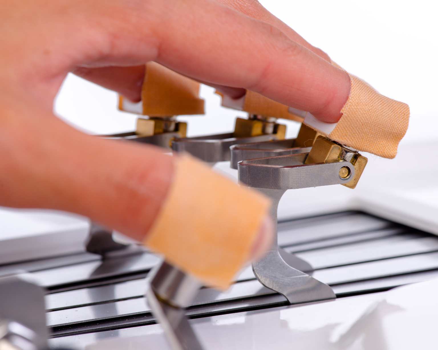 The pioneer in Finger-Hand-Rehabilitation | Amadeo