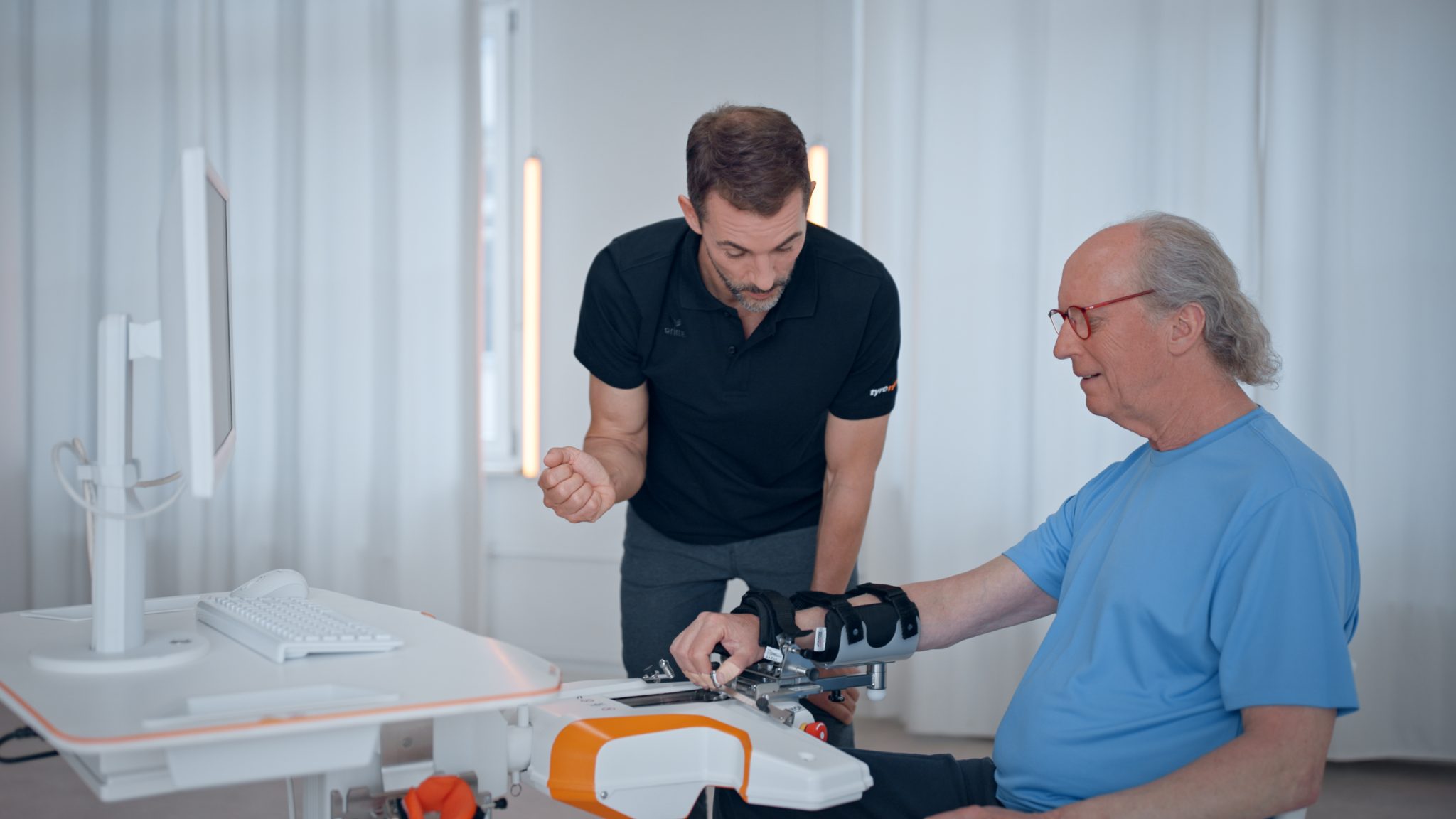 The pioneer in Finger-Hand-Rehabilitation | Amadeo
